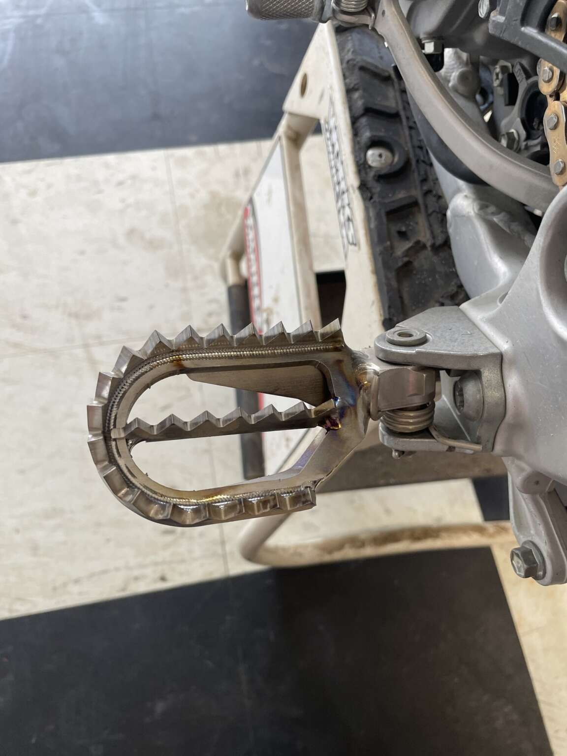 Raptor Titanium Offset Footpegs (Yamaha YZ250F/450F) – Keefer, Inc. Tested