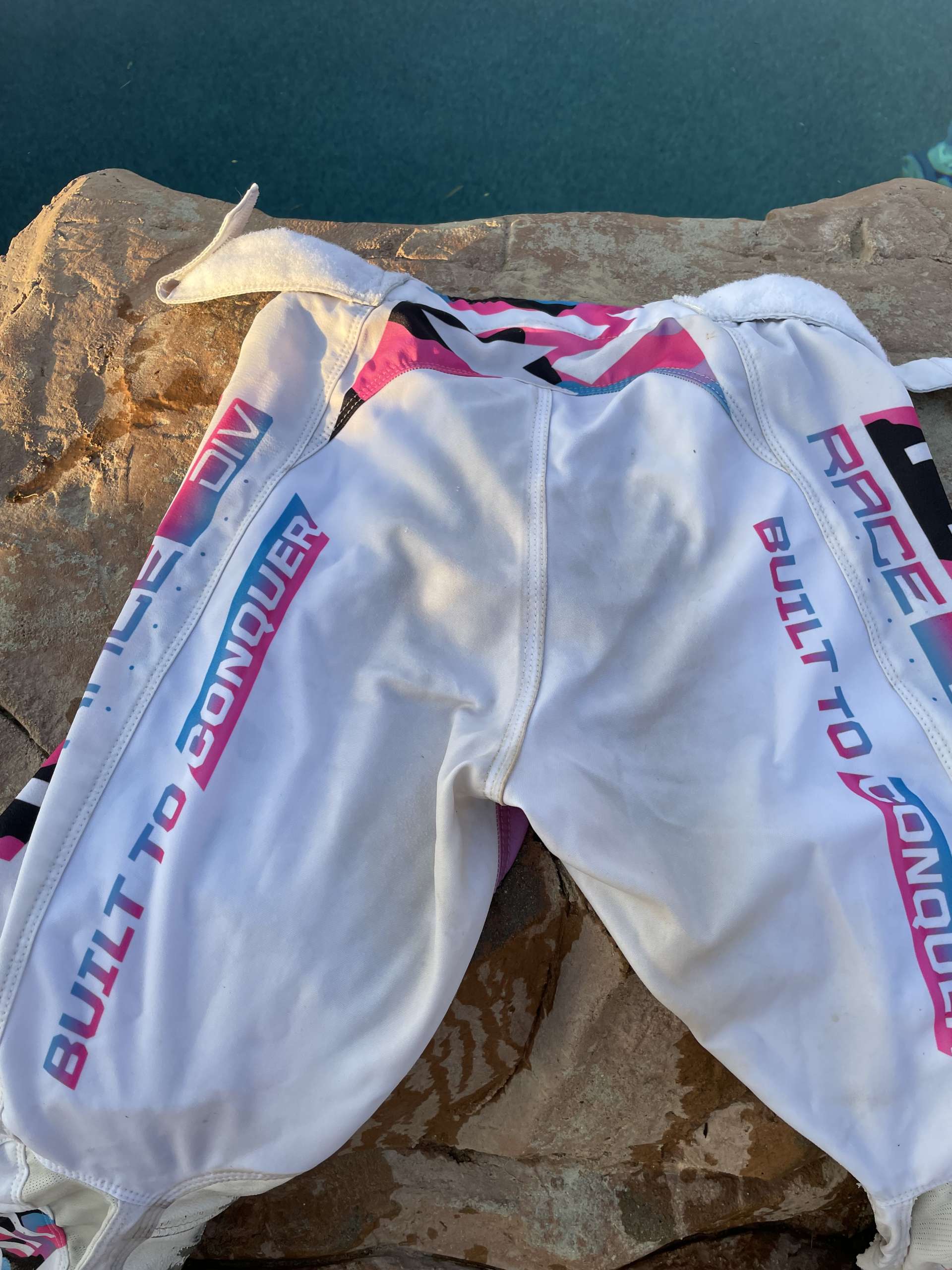 How To Keep White Gear Clean – Keefer, Inc. Tested