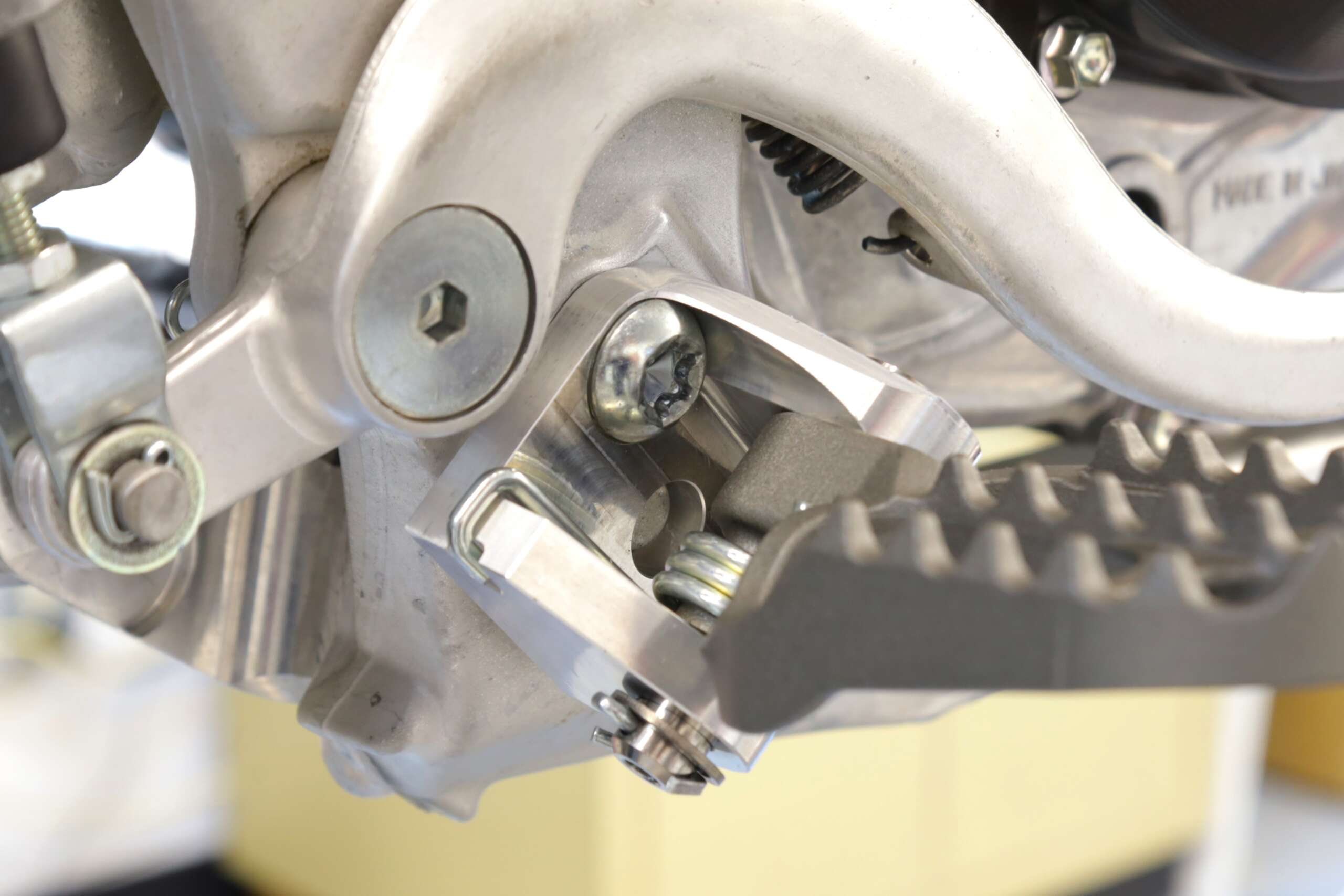 Works Connection Aluminum Offset Footpeg Mounts (Yamaha YZ250F/450F ...